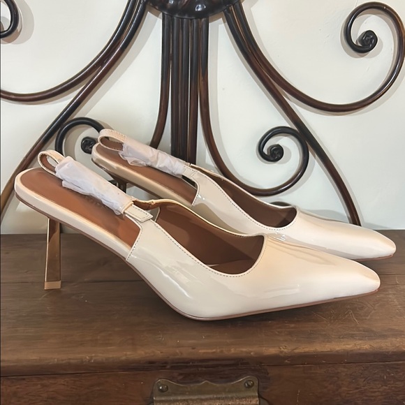 iiimmu | Shoes | Cream Slingback Heels With Pointed Toe And Medium ...